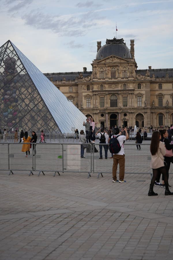 The Tourists at the Louvre Museum, Paris Editorial Stock Image - Image ...