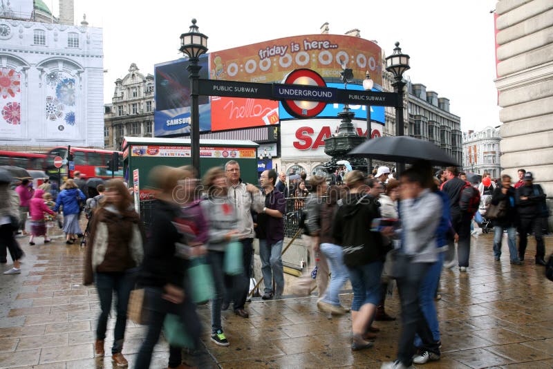 Tourists in Picadilly Circus, London Editorial Image - Image of kingdom ...