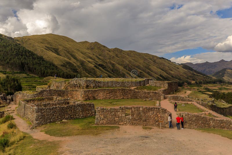 Tourists at Puka Pukara Archaeological Complex, Cusco, Peru Editorial ...