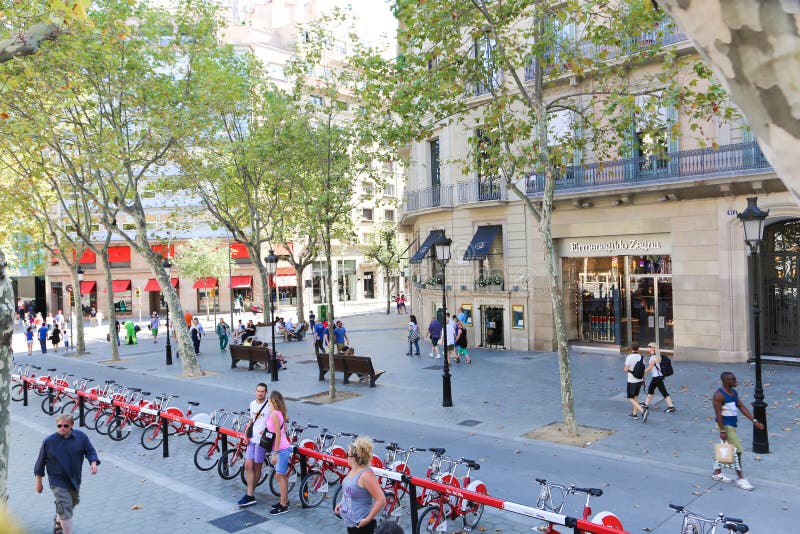 Tourists Stroll and Enjoy at Barcelona Editorial Stock Photo - Image of ...