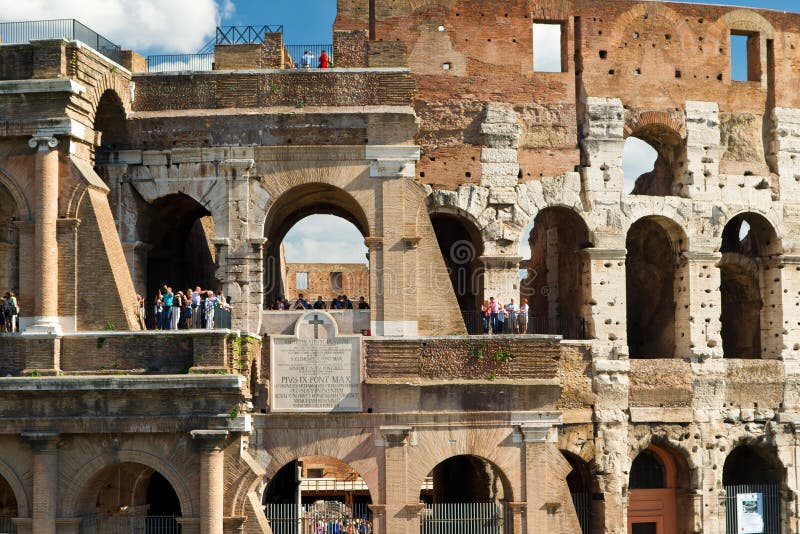 Tourists at the Coliseum. Rome Italy Editorial Photo - Image of ...