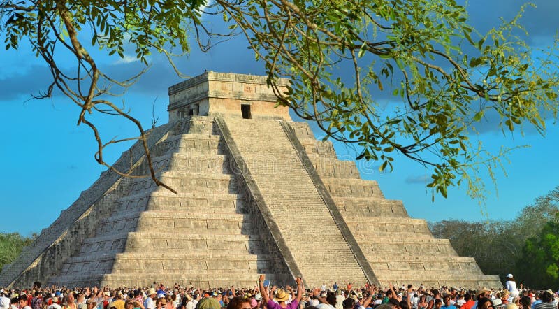 Spring Equinox at Chichen Itza Kukulcan Temple Stock Photo - Image of ...