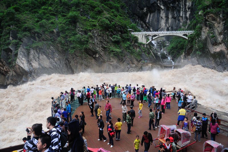 Tourists on the Yangtse River Editorial Image - Image of sitting, asia ...