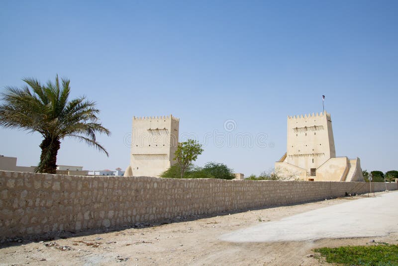 Tours barzan historiques photo stock. Image du blanc - 262414996