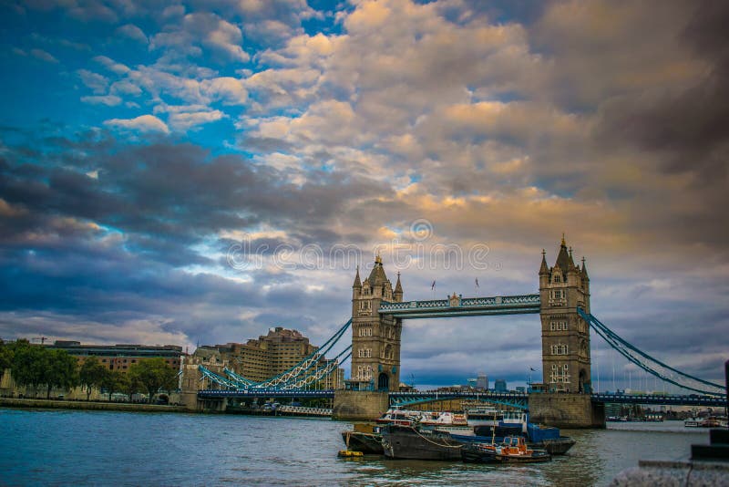 Tower Bridge, Amazing View editorial stock image. Image of river - 79911584
