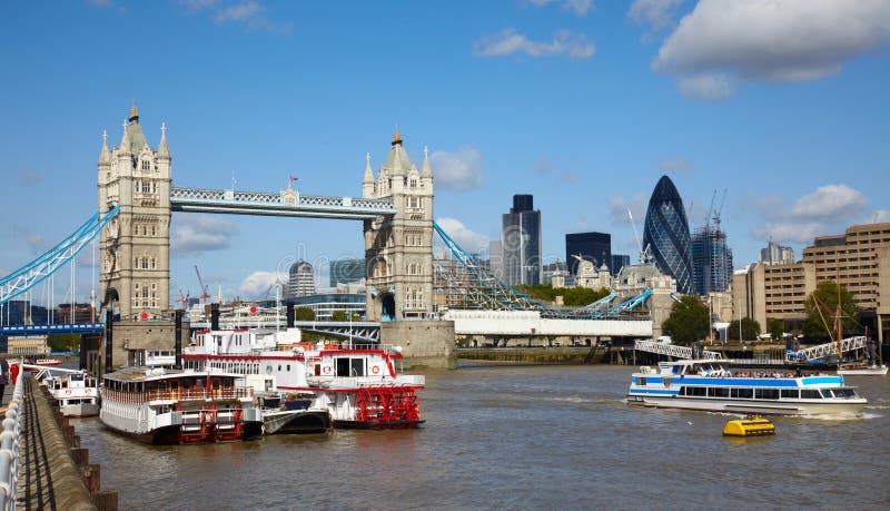 Cruise Boat and Tower Bridge Stock Image - Image of boat, britain: 2385763