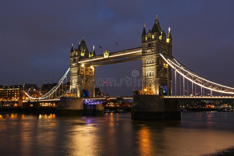 Tower Bridge that Crosses River Thames in London Stock Photo - Image of ...