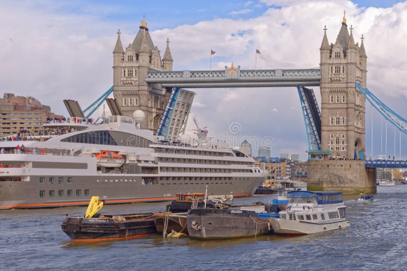 Tower Bridge, London, England Editorial Stock Image - Image of color ...