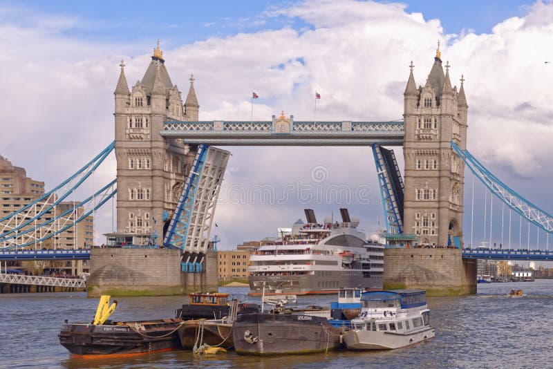 Tower Bridge in London editorial stock image. Image of height - 77267749