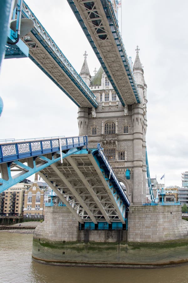 Tower Bridge opening stock image. Image of river, opening - 22647705