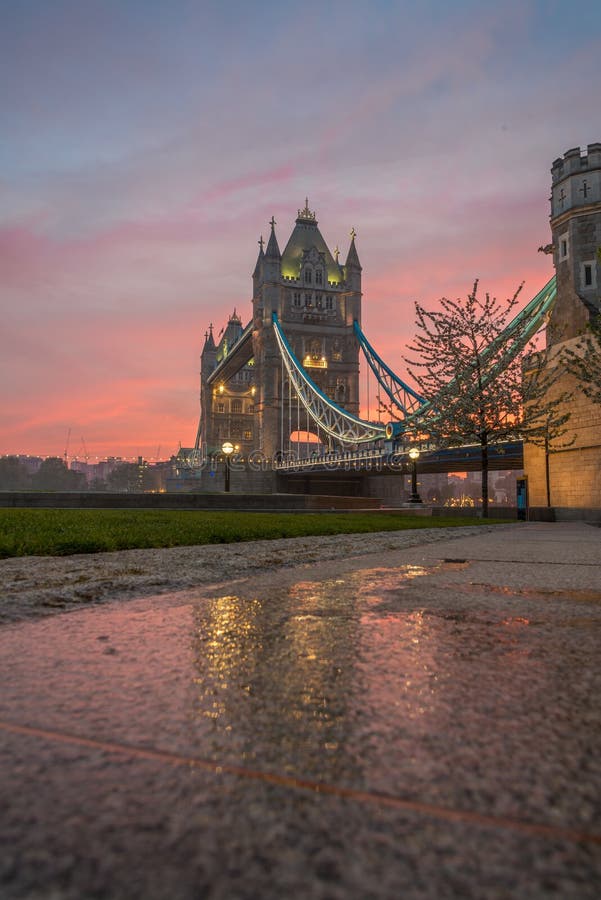 Tower Bridge Sunrise stock image. Image of sunrise, early - 76326953