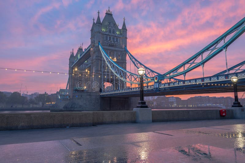 Tower Bridge Sunrise stock image. Image of morning, bridge - 76327073