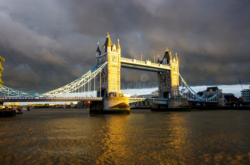 Tower Bridge at Sunset Under a Leaden Sky Stock Image - Image of ...
