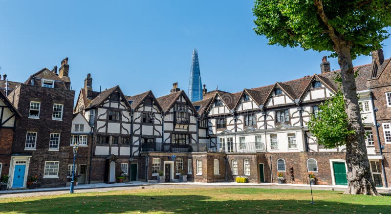 The Tower of London Tower Green Editorial Stock Image - Image of bucket ...