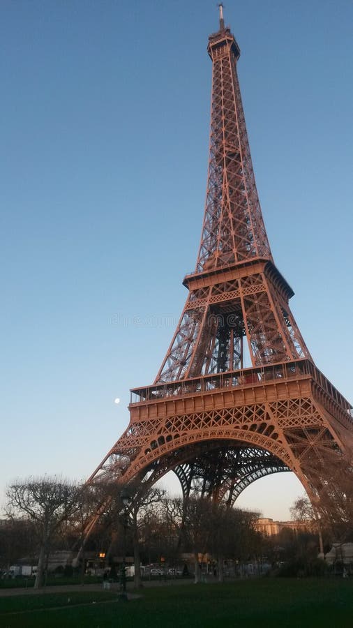Eiffel Tower editorial image. Image of paris, tourists - 112503825
