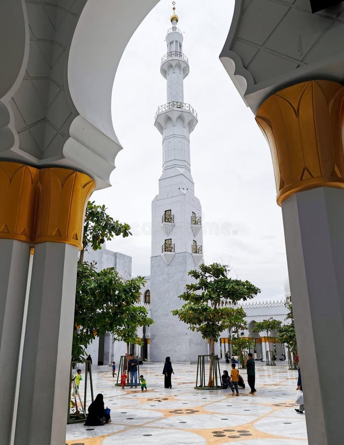 Tower of Sheikh Zayed Great Mosque Editorial Stock Image - Image of ...