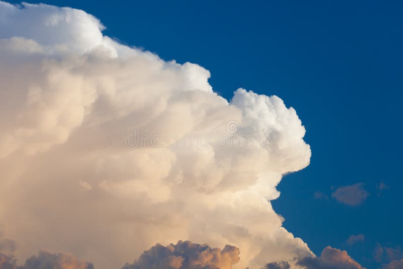 Cumulonimbus Thunderstorm Cloud Stock Image - Image of cumulus, hazard ...