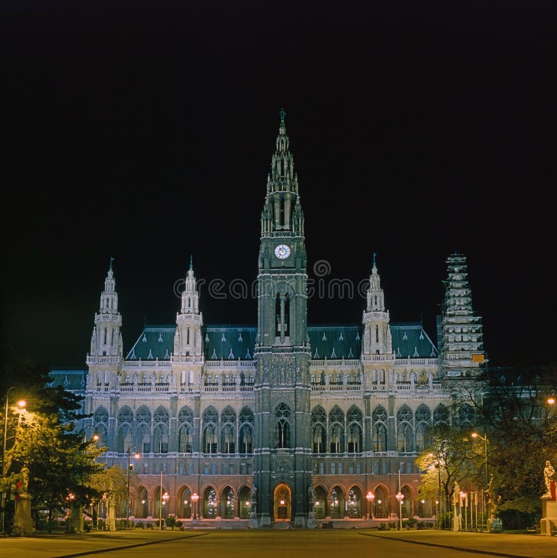 Town Hall, Vienna stock photo. Image of park, europe - 33553262