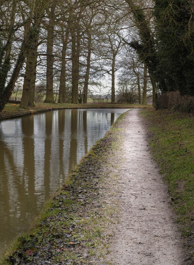 Towpath stock image. Image of welford, canal, reflexion - 36822425