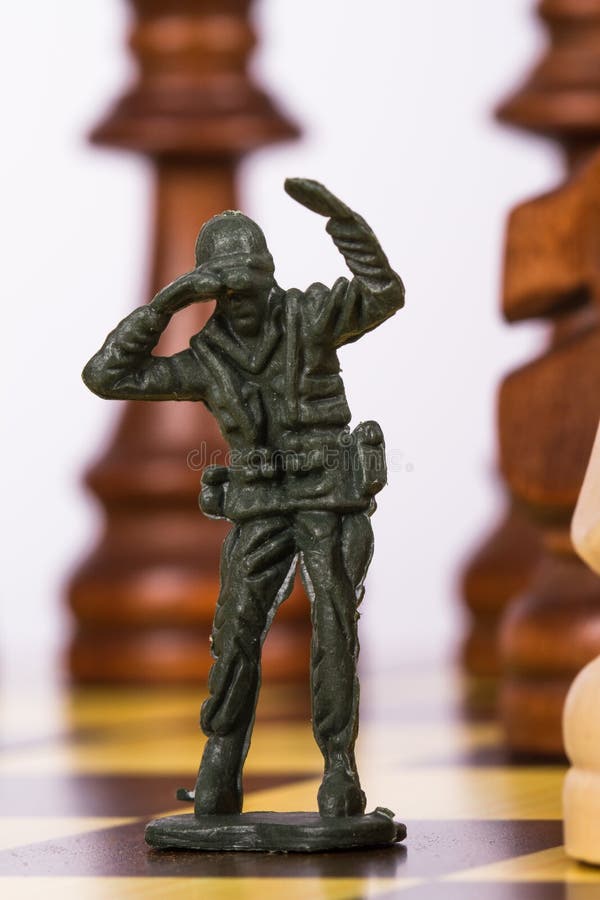 Toy Soldier Diminuto Na Placa De Xadrez Foto de Stock - Imagem de ...