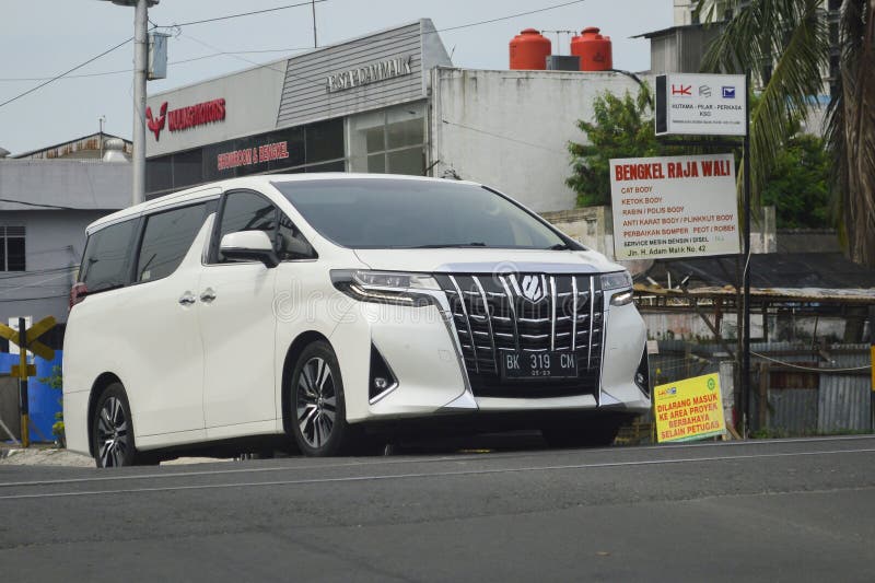 Toyota Alphard editorial stock image. Image of vehicle - 275119634