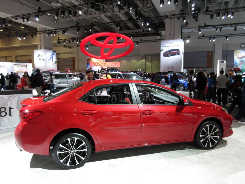 Toyota Corolla Rojo Popular Foto editorial - Imagen de gente, comprable ...