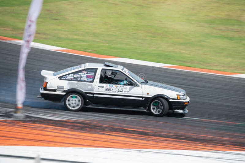 Toyota Corolla Sprinter Trueno AE86 Practicing Drifting Techniques on ...