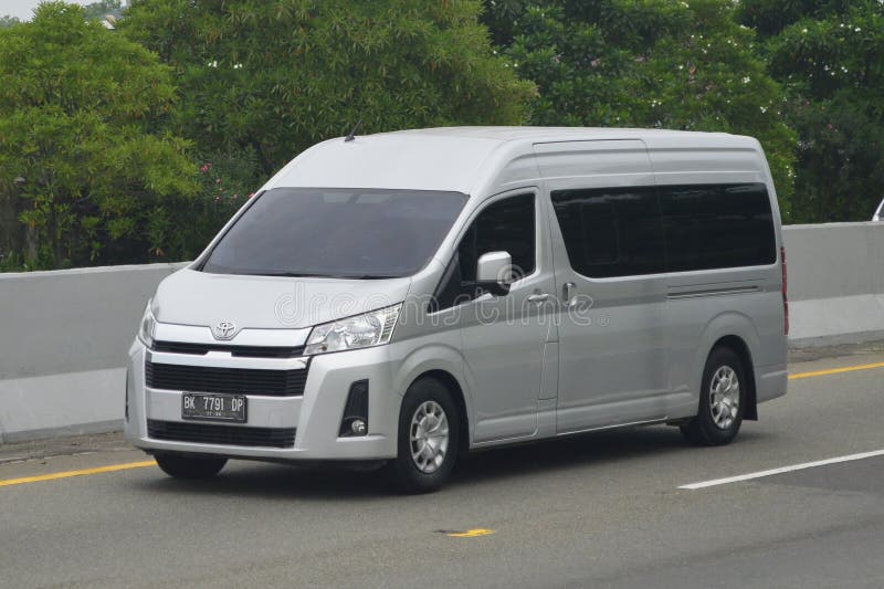 Toyota HiAce Premio 2.8 editorial photo. Image of minibus - 295407316