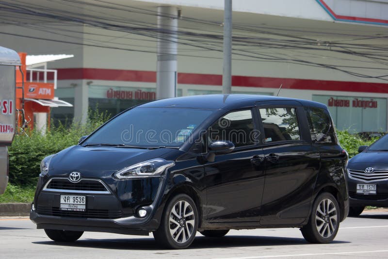 Toyota Sienta mini MPV Van imagen editorial. Imagen de toyota - 99677600