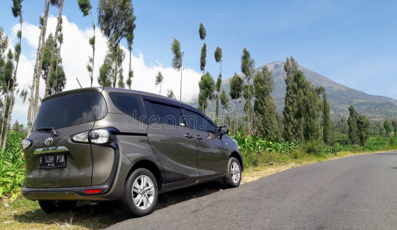 Toyota Sienta editorial stock image. Image of toyota - 264383479