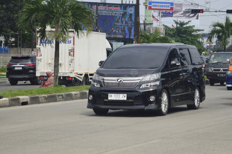 Toyota Vellfire AH20 editorial photo. Image of transport - 295407161
