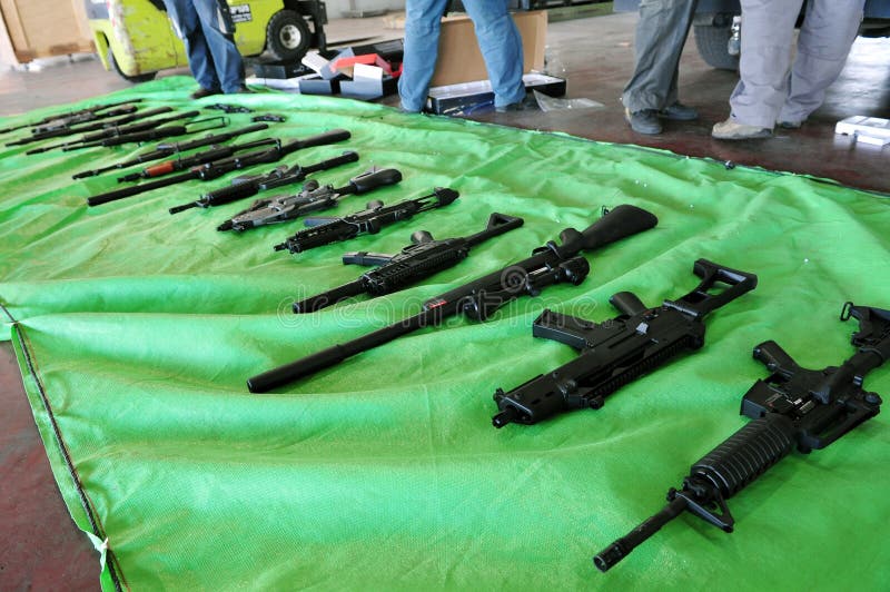 Tráfico de armas fotografía editorial. Imagen de mercado - 31950547