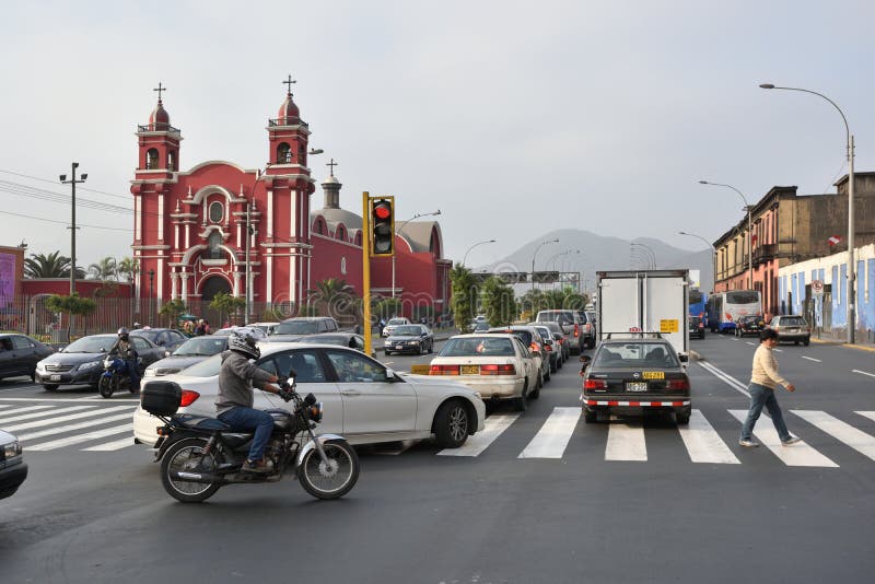 Tráfico En La Calle De Lima, Perú Foto editorial - Imagen de peruano ...