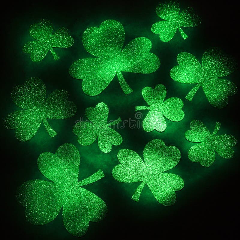 Tréboles Verdes Del Brillo. Foto de archivo - Imagen de brillante ...