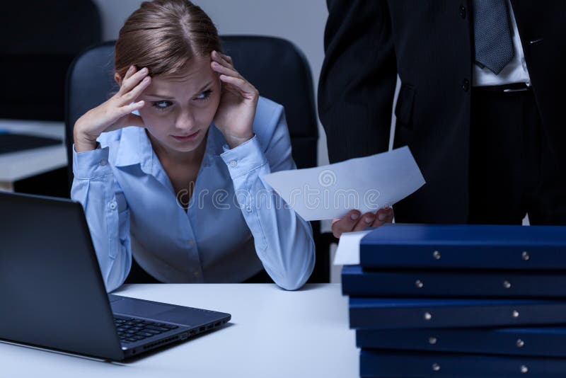 Trabajador cansado. imagen de archivo. Imagen de corporativo - 18183163