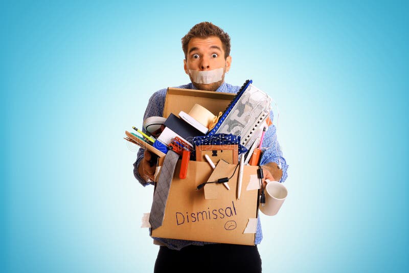 Trabajador Despedido Saliendo De La Oficina Con Sus Suministros De ...