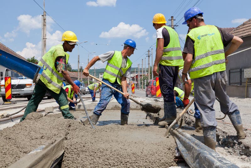 Trabajadores del cemento imagen editorial. Imagen de mezclador - 55278065