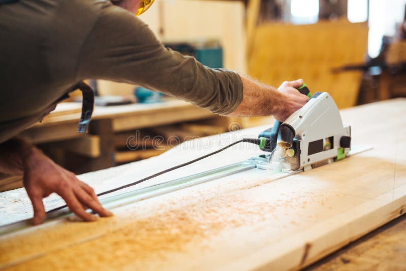 Trabajo con segueta foto de archivo. Imagen de arte, corte - 80263640