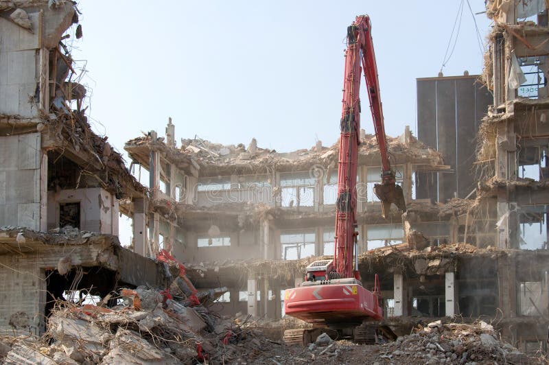 Trabajos de demolición imagen de archivo. Imagen de potencia - 12837647