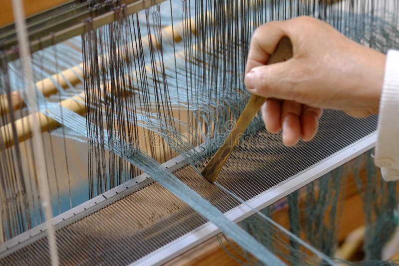 Trabalho de tecelagem foto de stock. Imagem de esquerda - 87764228