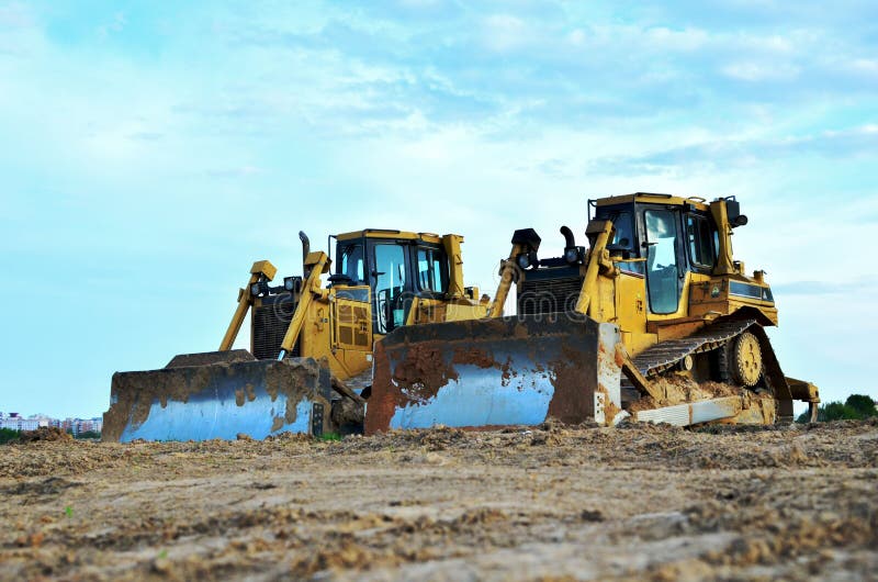 Track-Type Tractors, Bulldozer, Earth-Moving Heavy Equipment for ...