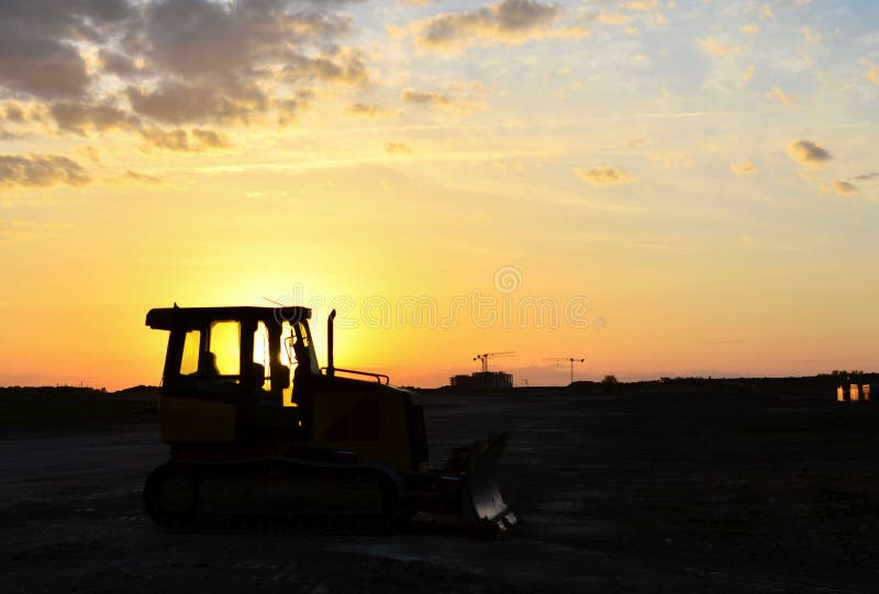 Track-Type Tractors, Bulldozer, Earth-Moving Heavy Equipment for ...