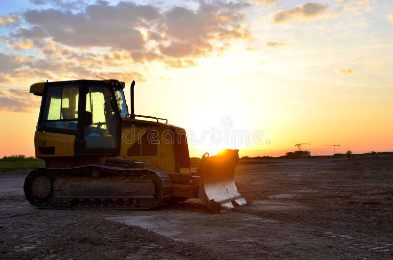 Track-Type Tractors, Bulldozer, Earth-Moving Heavy Equipment for ...