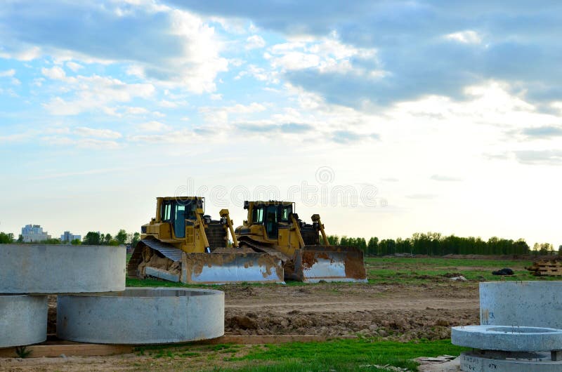 Track-Type Tractors, Bulldozer, Earth-Moving Heavy Equipment for ...