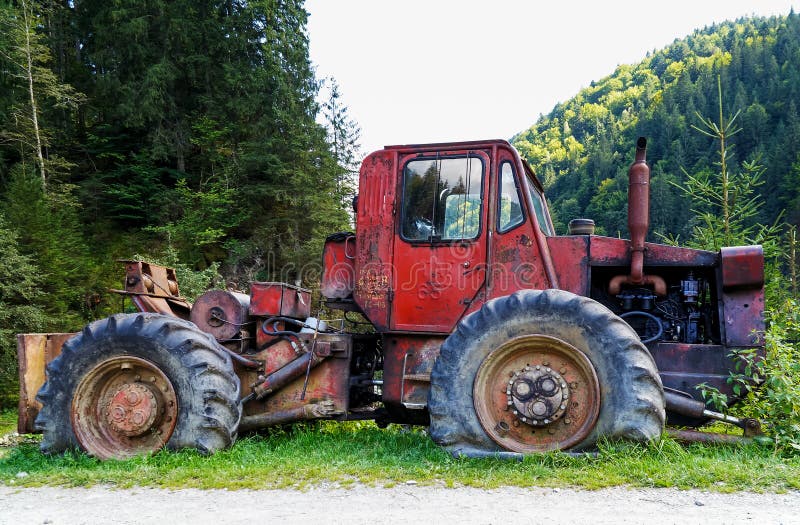 Tracteur de forestier image stock. Image du bulldozer - 44490809