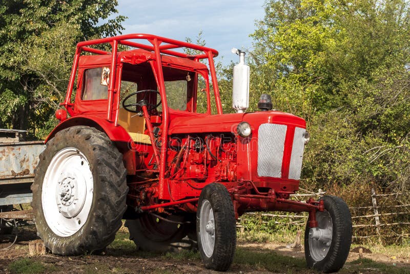 Tracteur De Rouge De Vintage Image stock - Image du tracteur, vintage ...