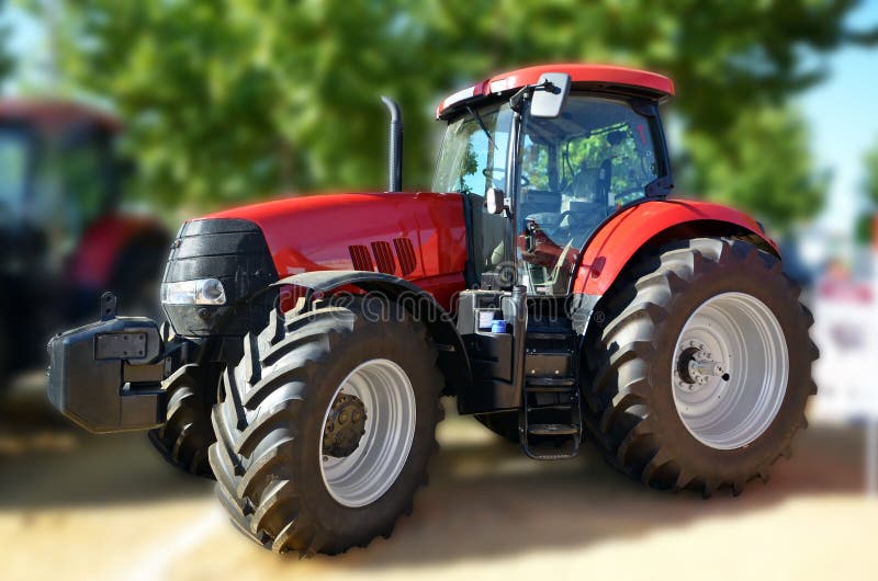 Tracteur rouge photo stock. Image du rural, moderne, zone - 33995306