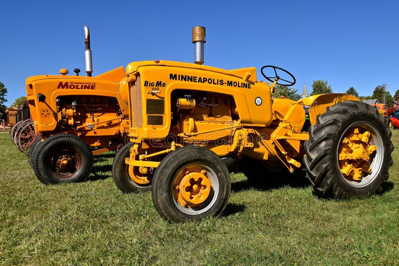 Vieux Tracteurs Reconstitués De Minneapolis Moline ZB Photo éditorial ...