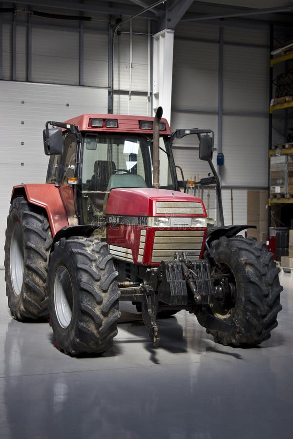 Tractor Maxxum 5140 Case Ih Editorial Photo - Image of parked, business ...