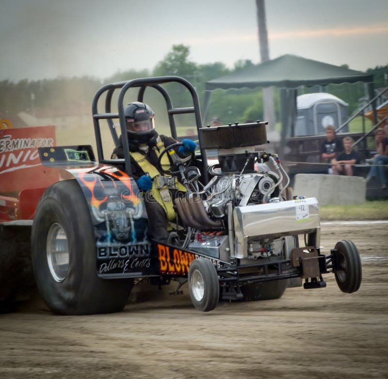 19+ Tractor pull Free Stock Photos - StockFreeImages